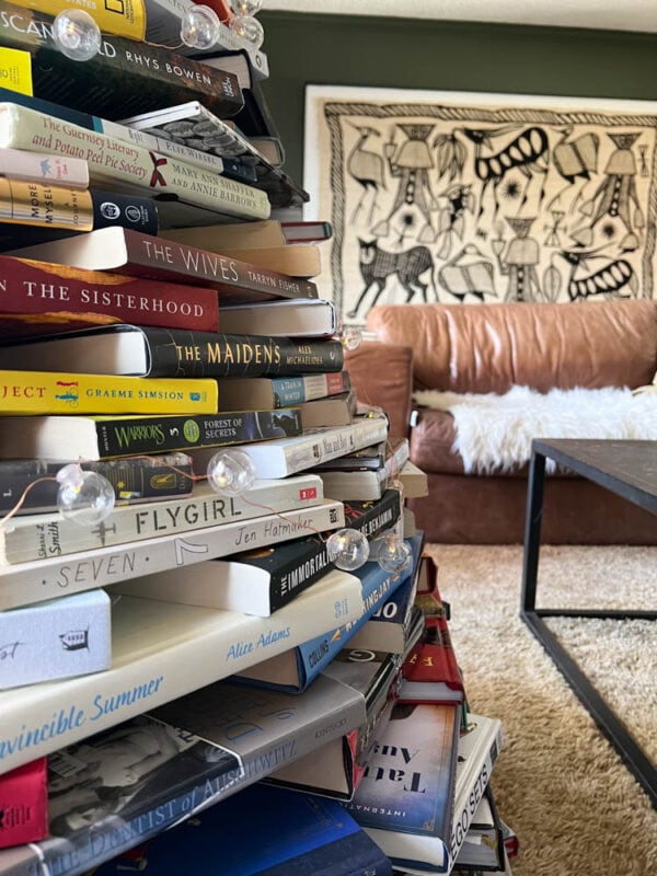 Book Tree : How to Make A Christmas Tree Out Of Books