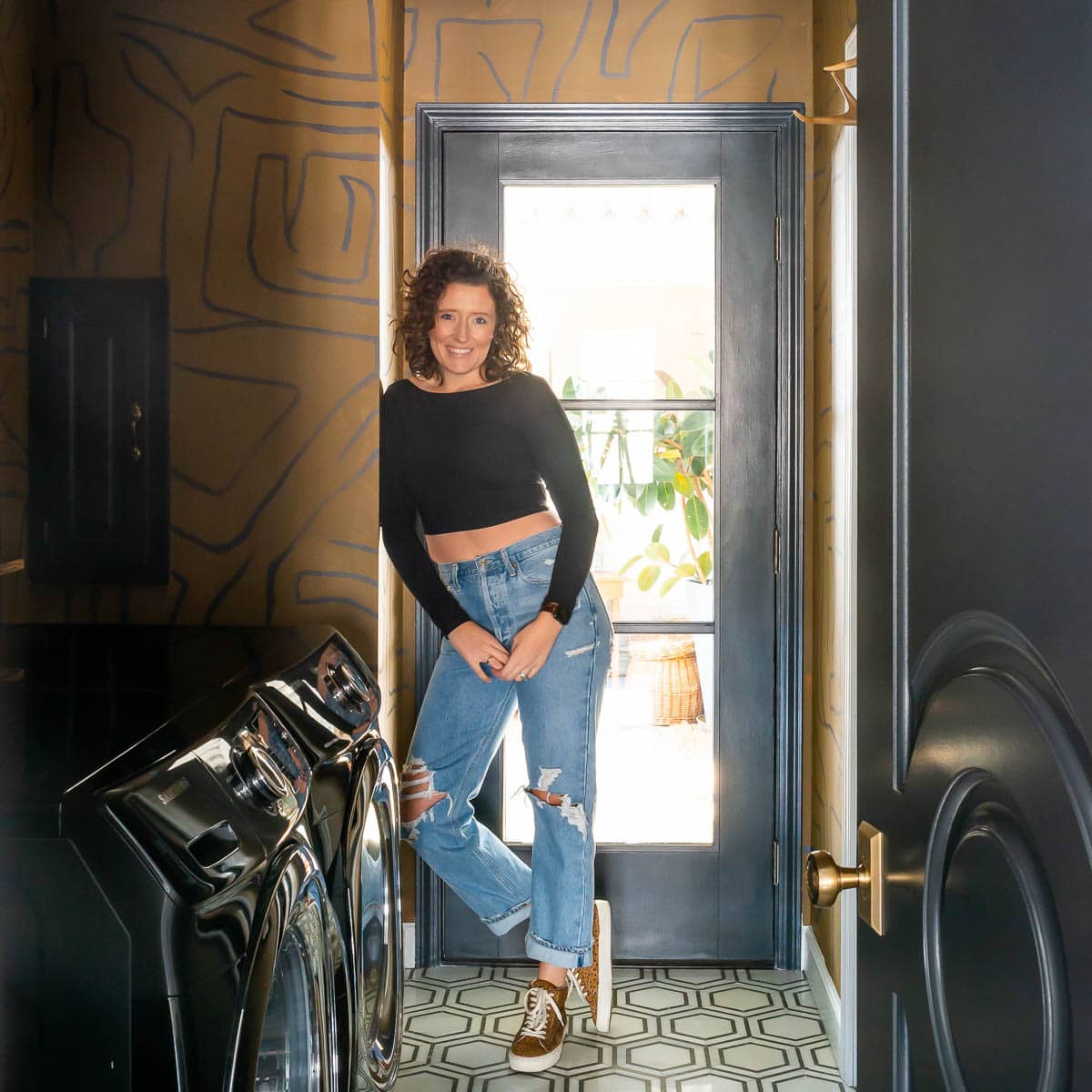 Make this Wall Design with a Hand Painted Wall Pattern